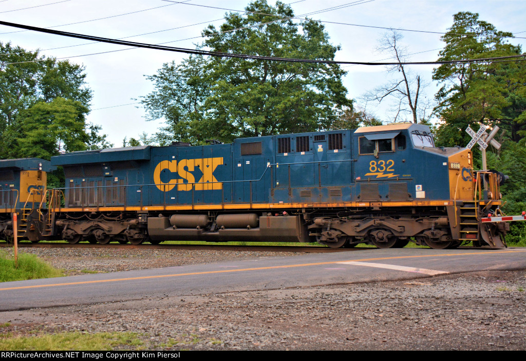 CSX 832